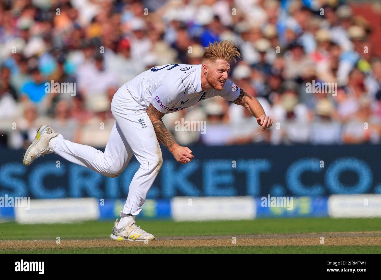Bowling ben stokes hi-res stock photography and images - Alamy