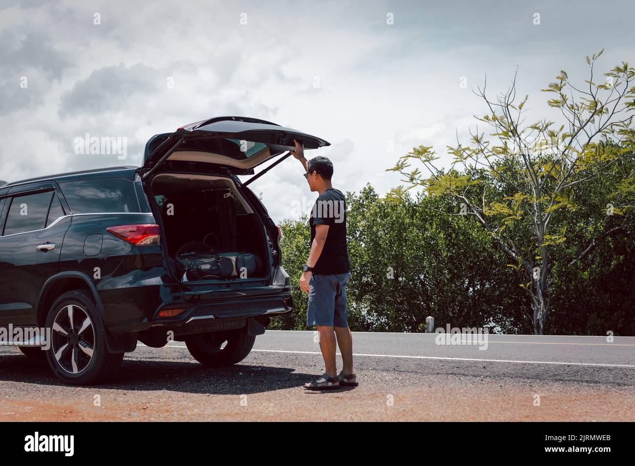 Closing door car hi-res stock photography and images - Alamy