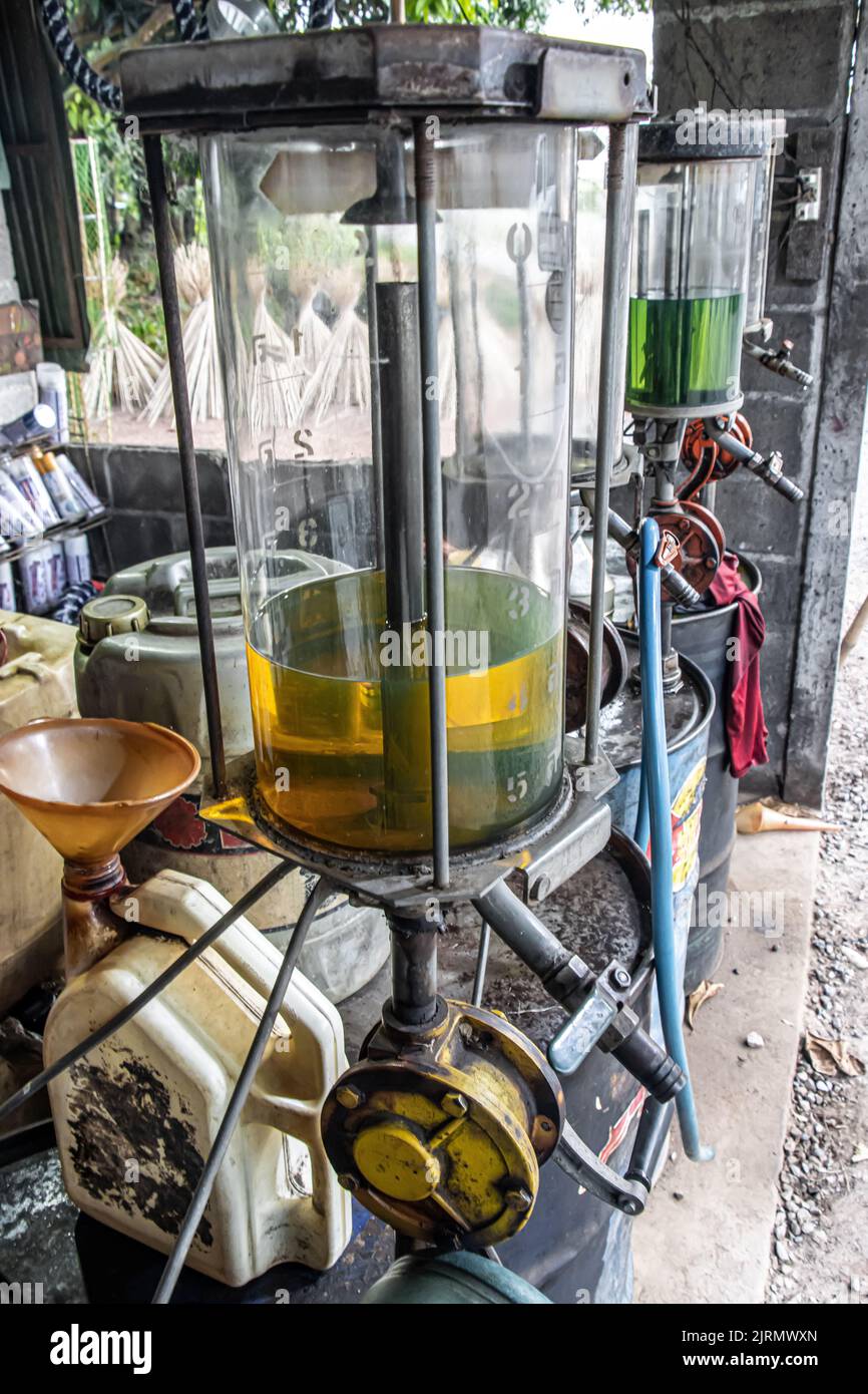 Oil shop gas station hi-res stock photography and images - Alamy