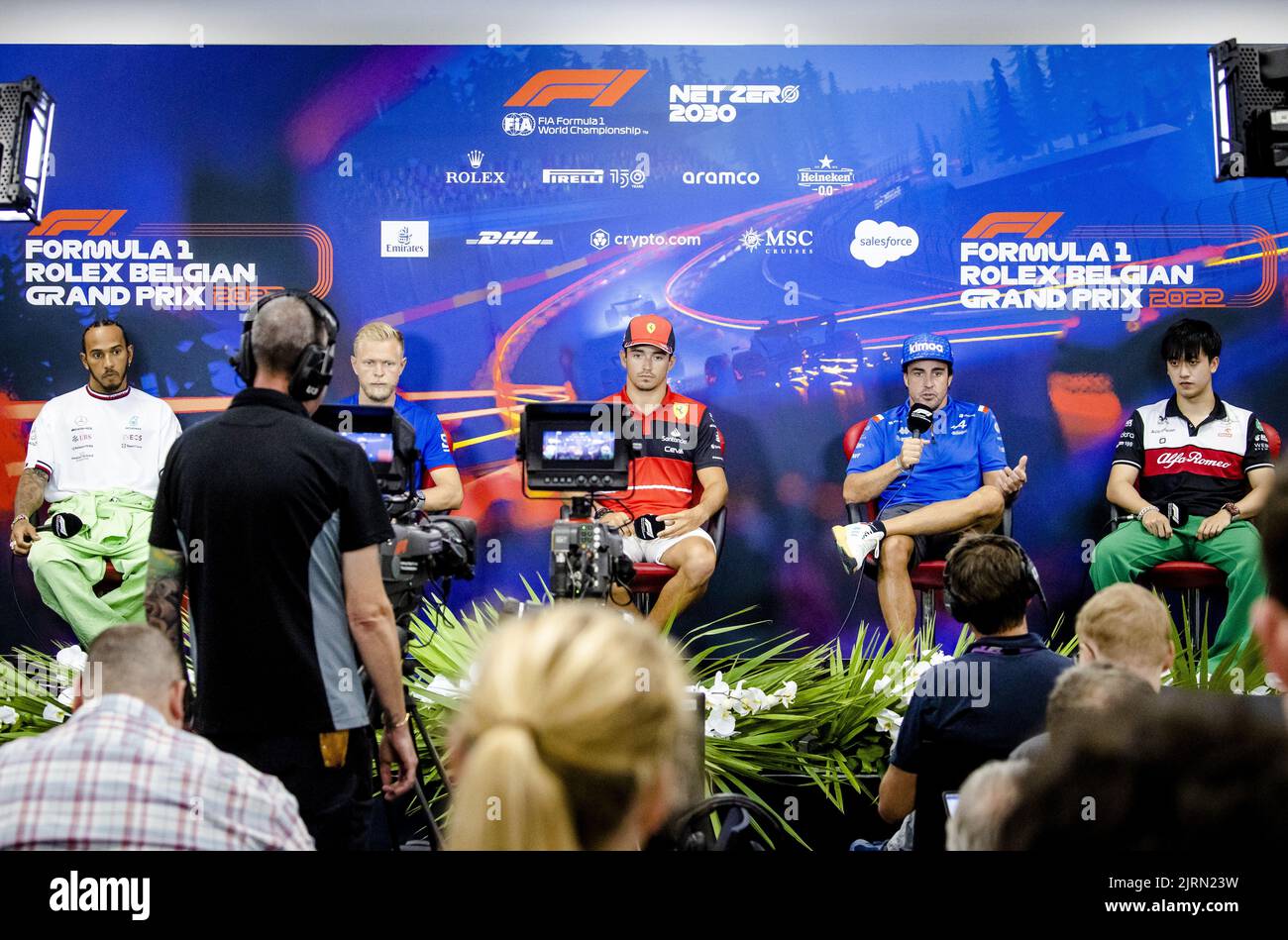 2022-08-25 15:07:18 SPA - Lewis Hamilton (Mercedes), Kevin Magnussen ...