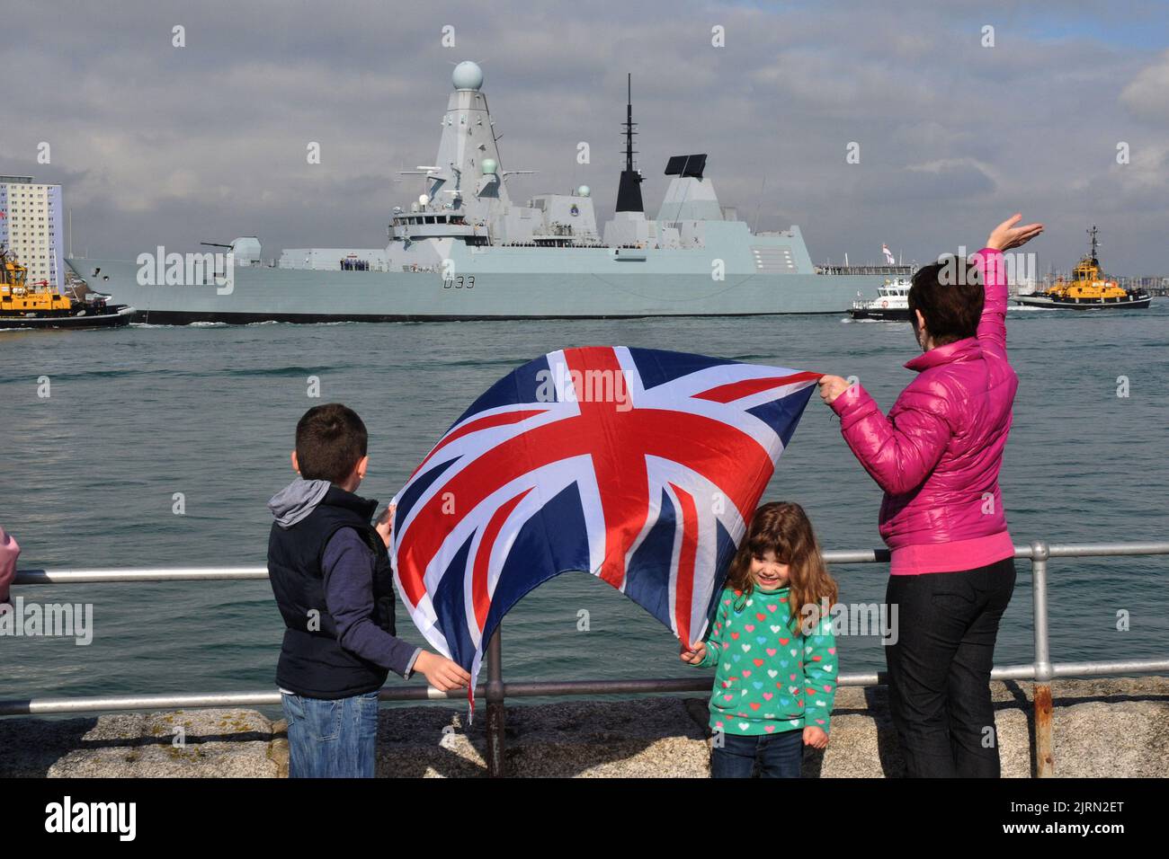 ANNA VICKERS AND HER CHILDREN CHARLOTTE (4) AND CHRISTOPHER (9) SAY ...