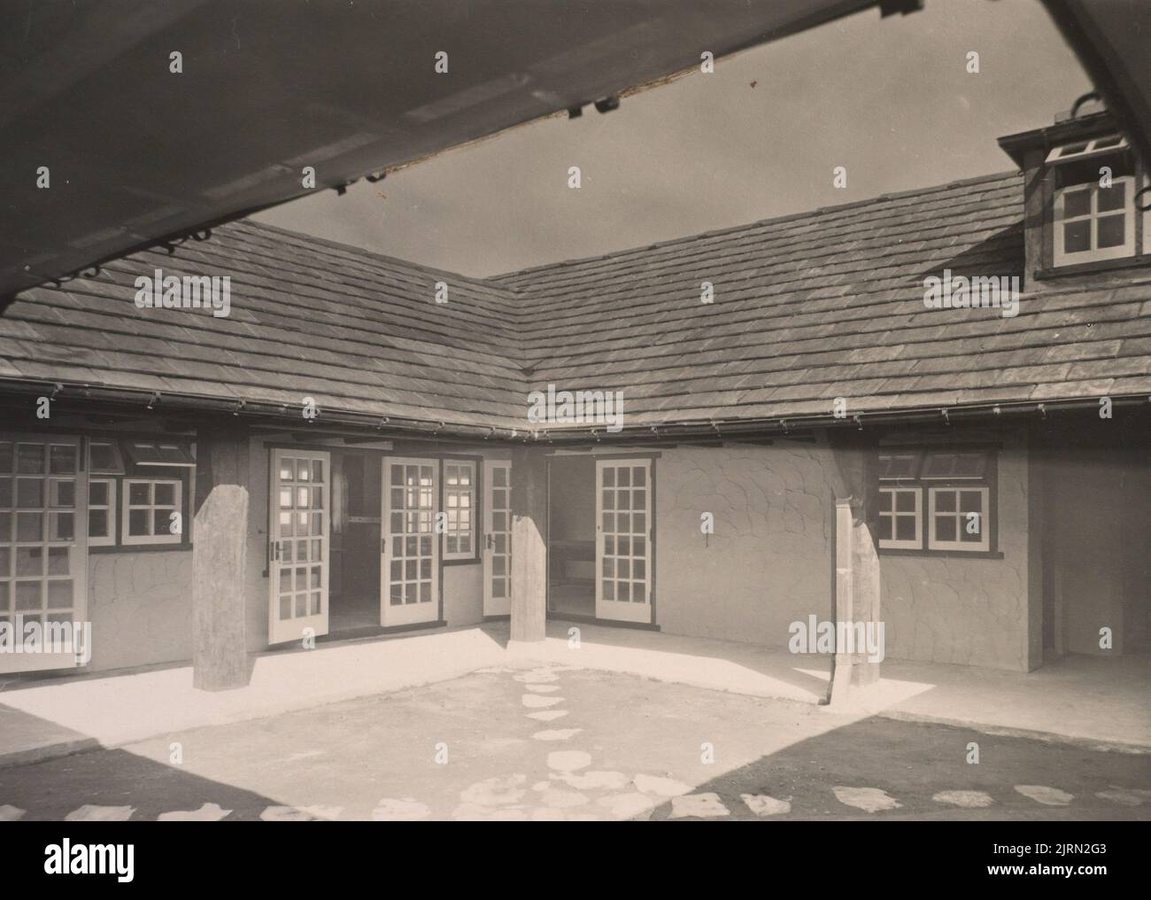 Wilkinson House - Inner Court, 1920s, Taranaki, by J.W. Chapman-Taylor ...