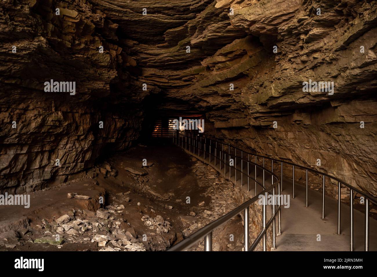 Historic Entrance to Mammoth Cave with long sidewalk ramp Stock Photo ...
