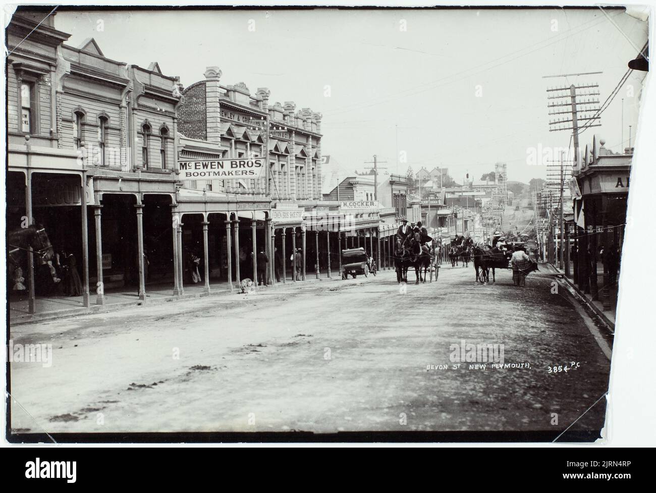 Devon Street, New Plymouth, 1908-1909, New Plymouth, by Muir & Moodie ...