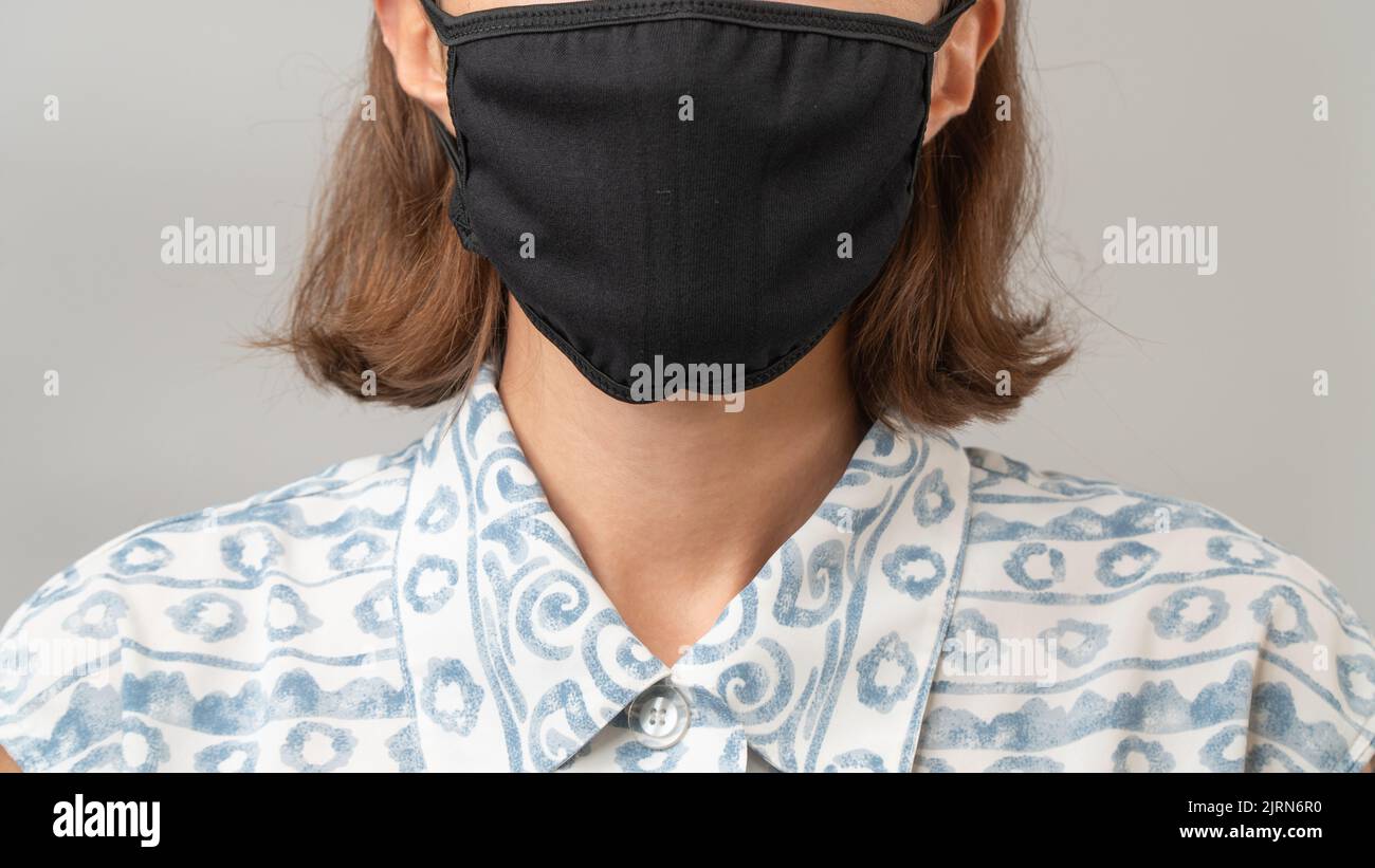 Doctor protective respirator on face hi-res stock photography and ...