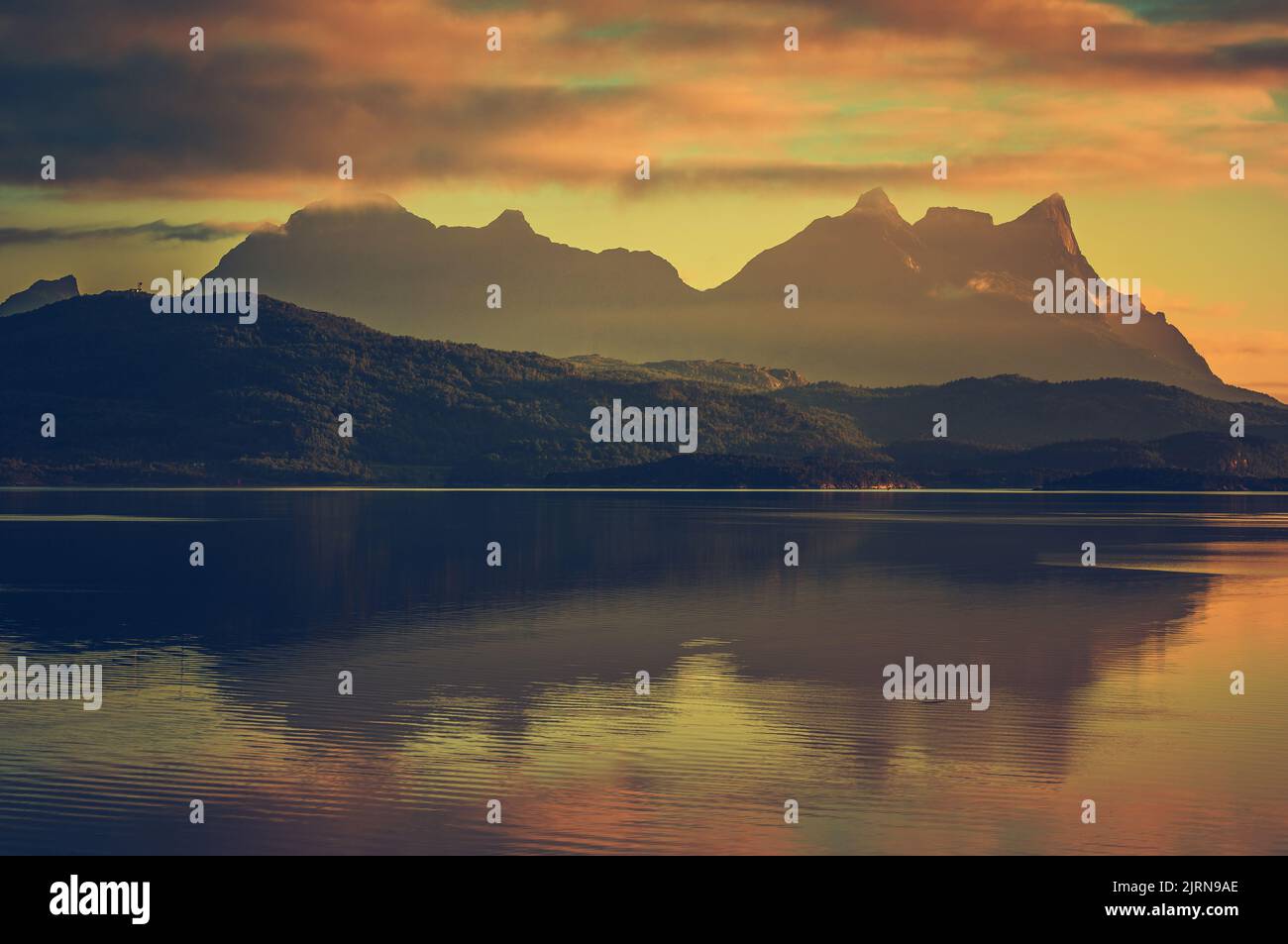 Midnight sun landscape hi-res stock photography and images - Alamy