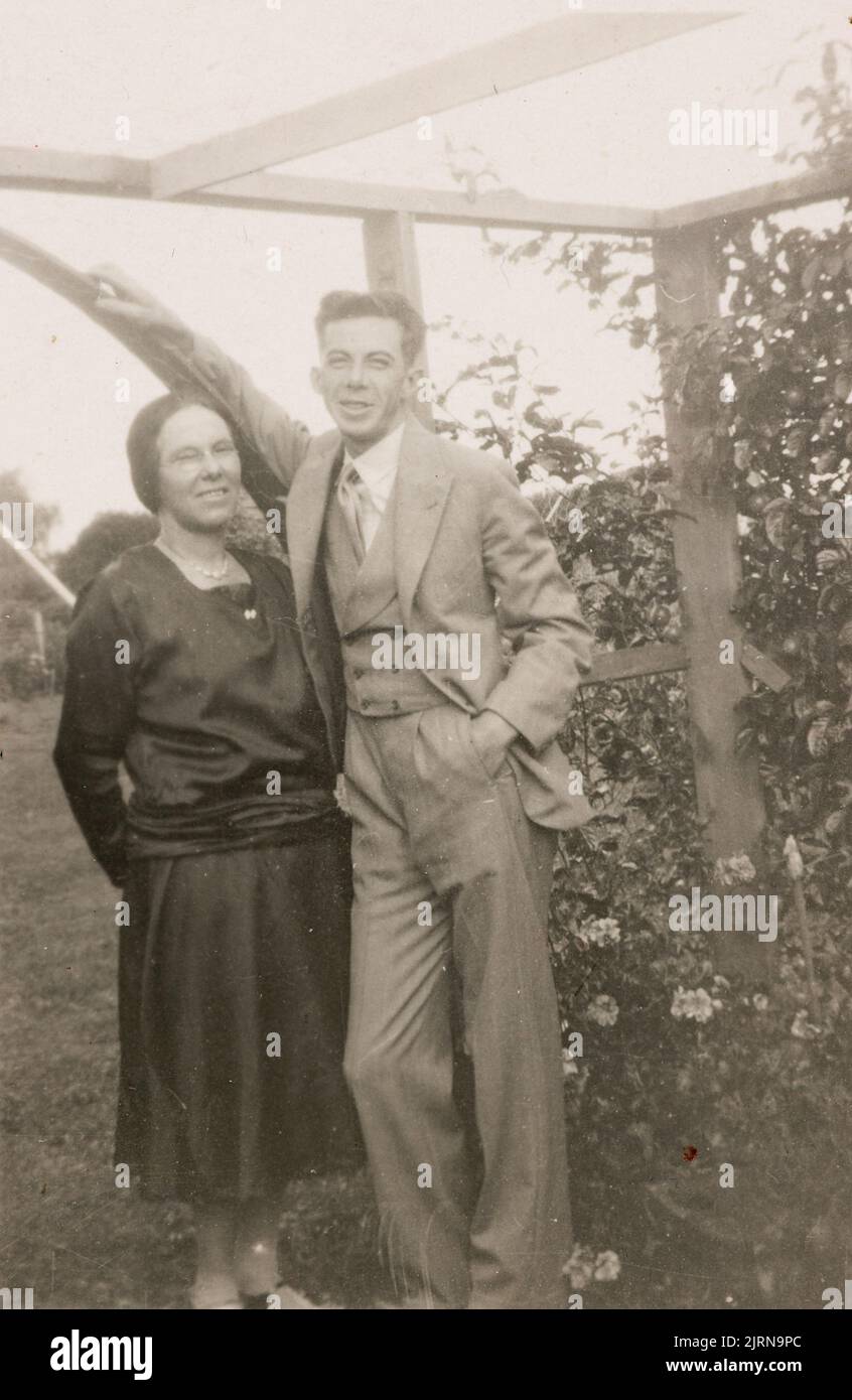 Eric and Mary Lee-Johnson, Otahuhu, 1930, Auckland, by Eric Lee-Johnson ...