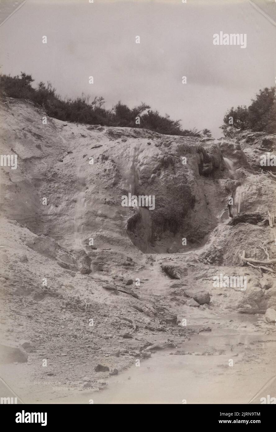 Wai o tapu valley primrose fall hi-res stock photography and images - Alamy