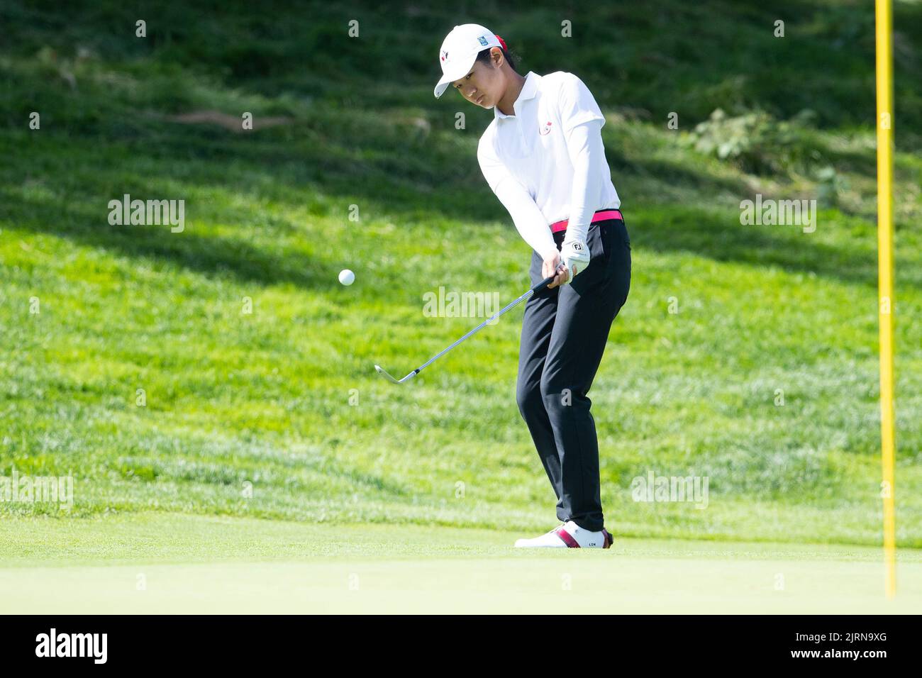 August 25, 2022: Lucy Lin chips on the 12th hole in the opening round ...