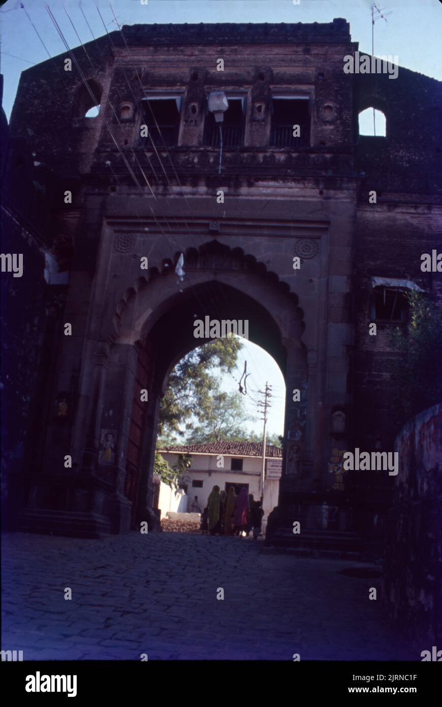 Fort gate at Maheshwar in Madhya Pradesh, India Stock Photo - Alamy