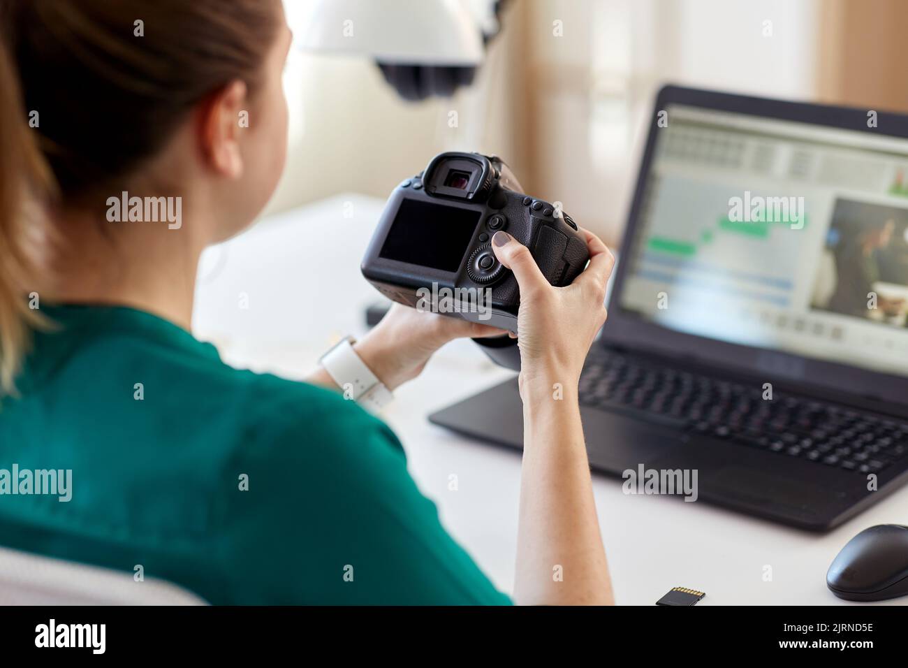 Video editor hi-res stock photography and images - Alamy