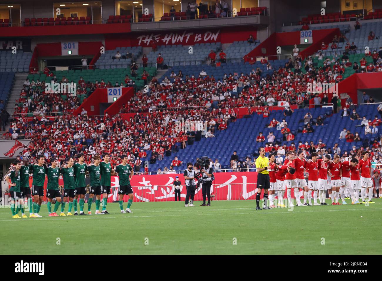 (L to R) Jeonbuk Hyundai Motors FC team group, Urawa Red Diamonds team ...
