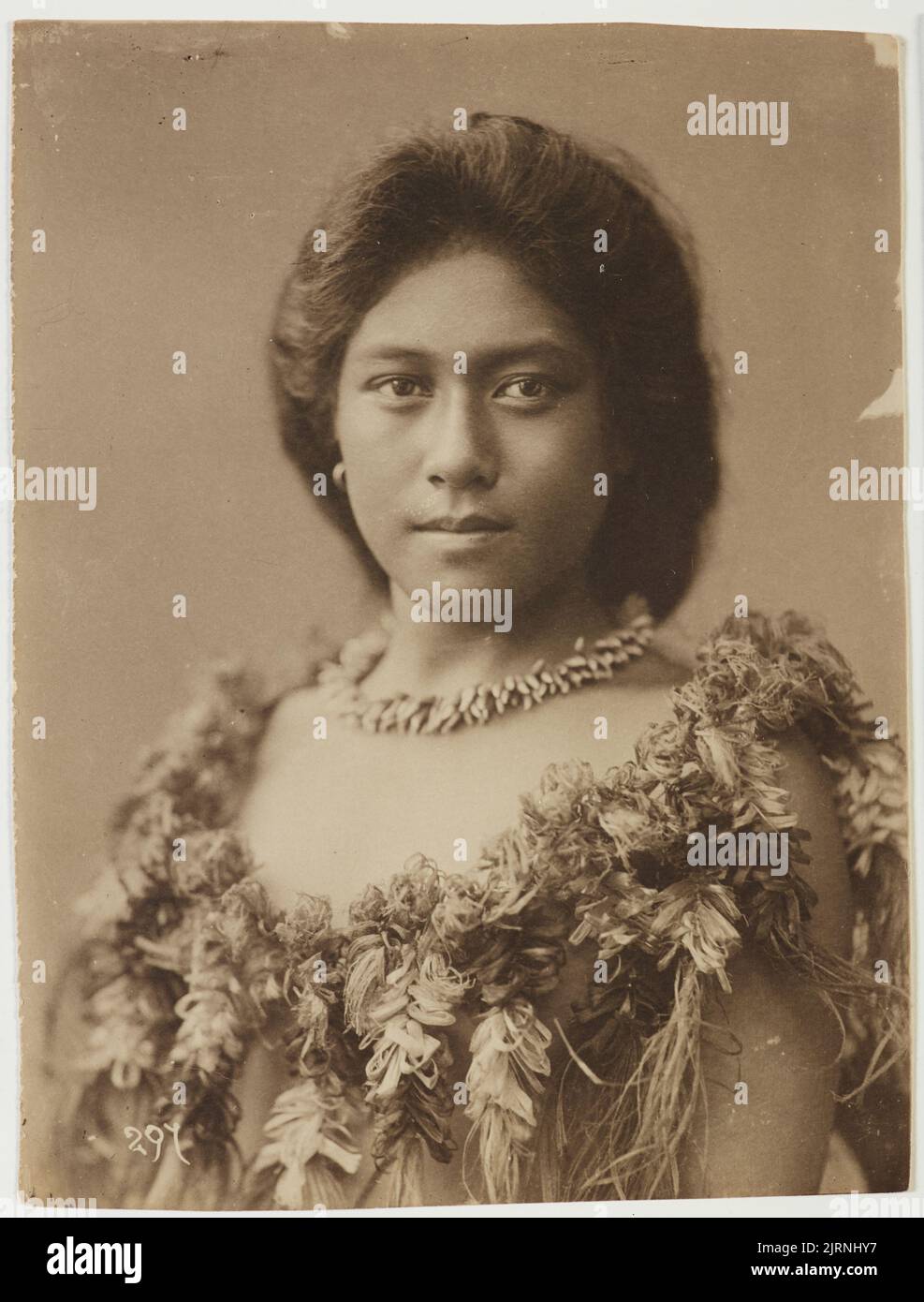 Studio portrait 1915 hi-res stock photography and images - Alamy