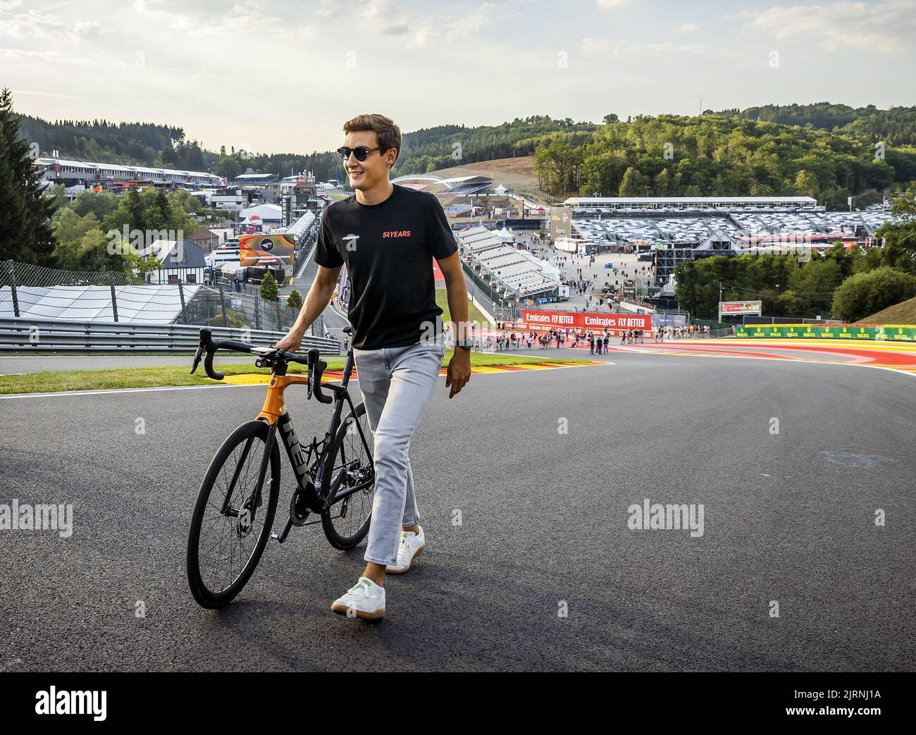 Mercedes rouge hi-res stock photography and images - Alamy