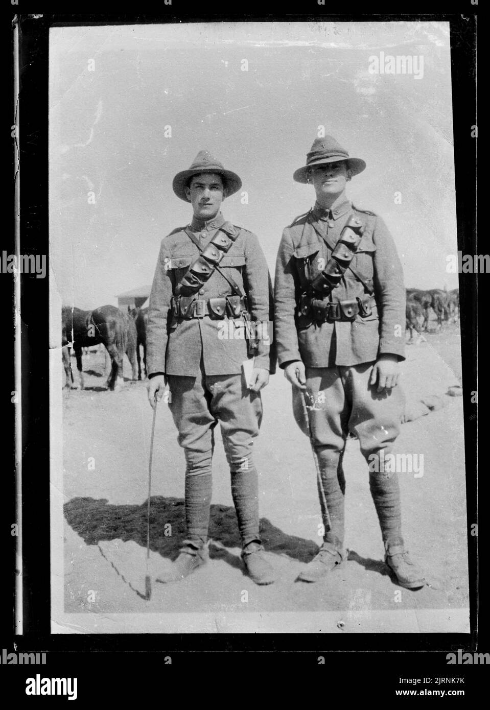 Two soldiers 1915 hi-res stock photography and images - Alamy