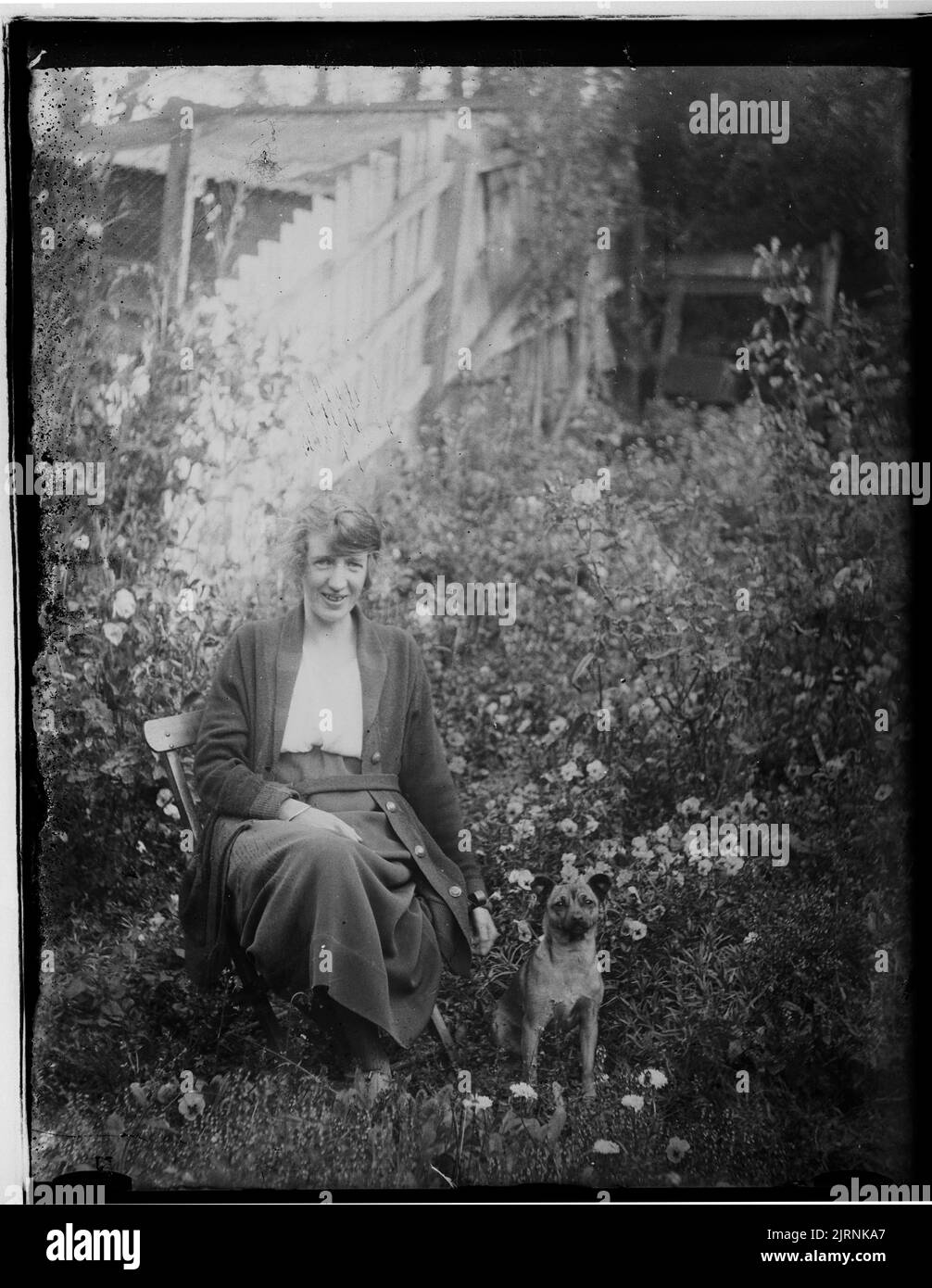 Animal woman new zealand Black and White Stock Photos & Images - Alamy