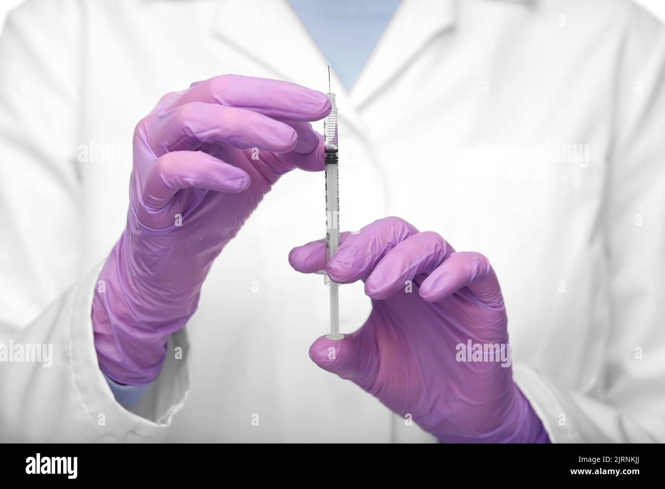 Doctor studio syringe hi-res stock photography and images - Alamy
