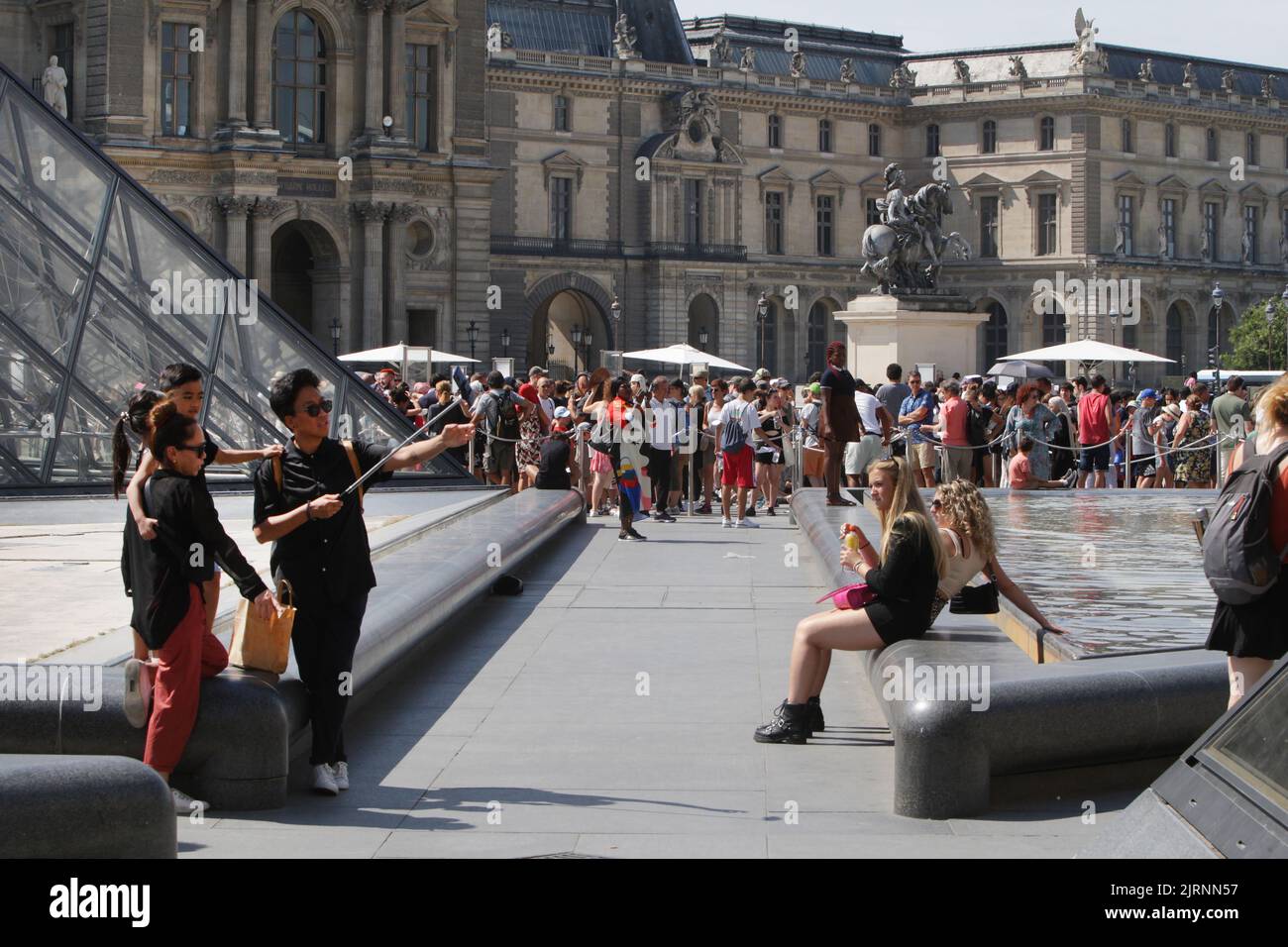 Paris, France. 25th Aug, 2022. Members of the public enjoys and line up ...