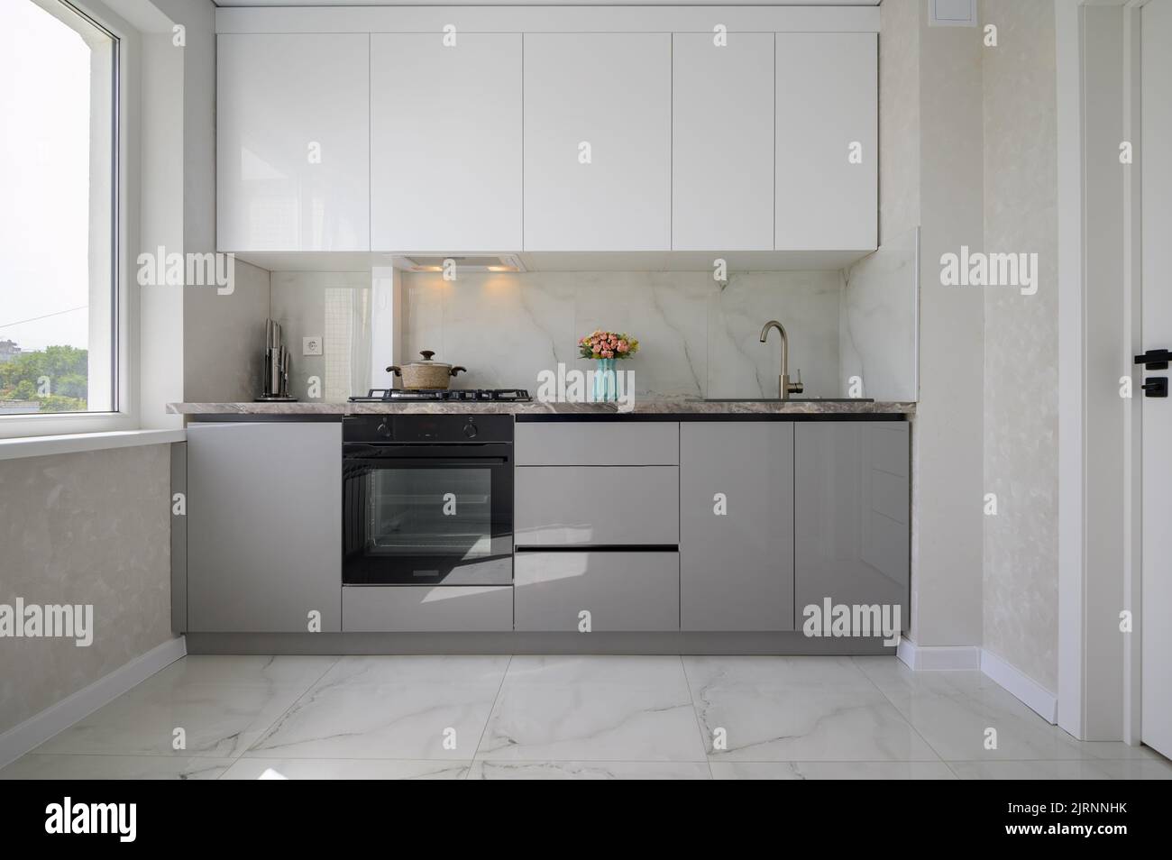 White modern domestic kitchen furniture and interior Stock Photo - Alamy