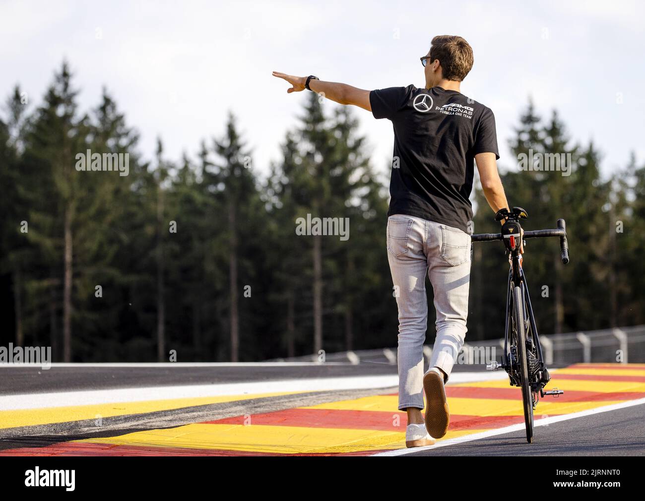 2022-08-25 18:50:54 SPA - George Russell (Mercedes) in Eau Rouge on the ...