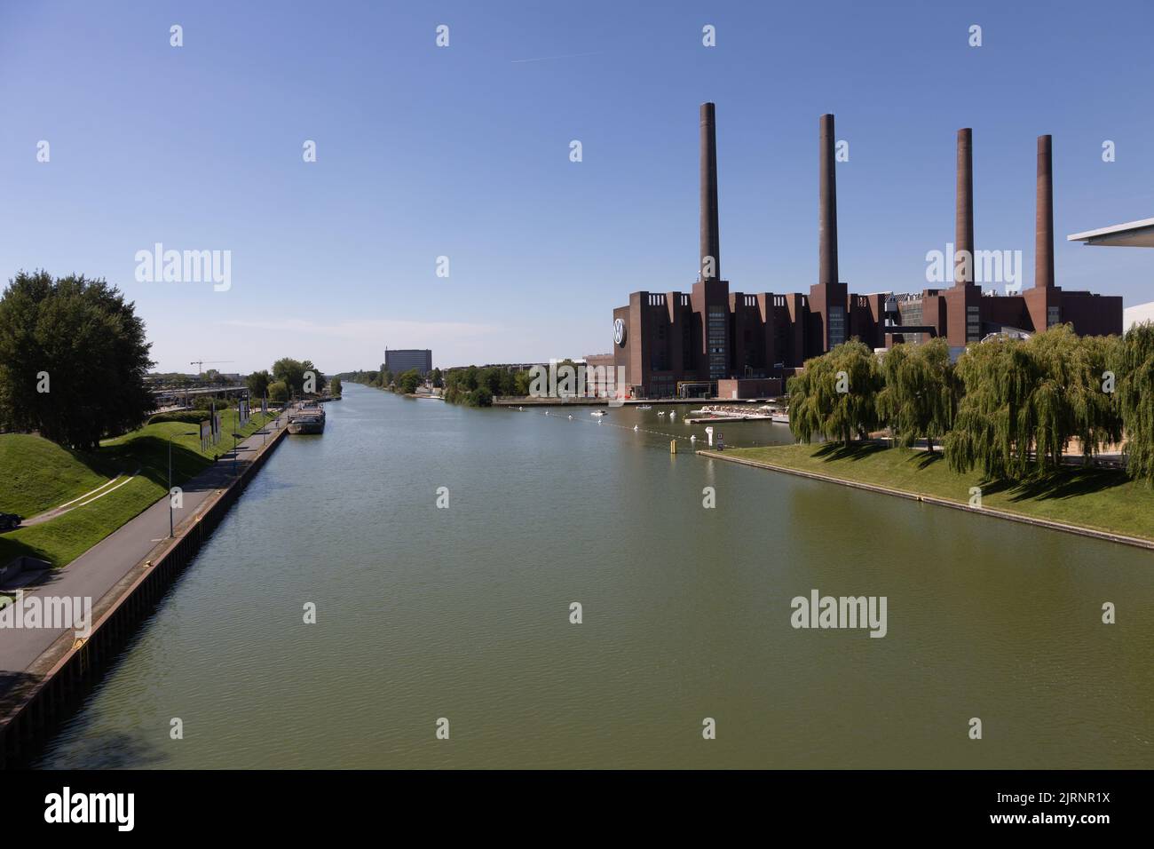 The Old VW Combined Heat and Power Plant next to the Volkswagen plant ...