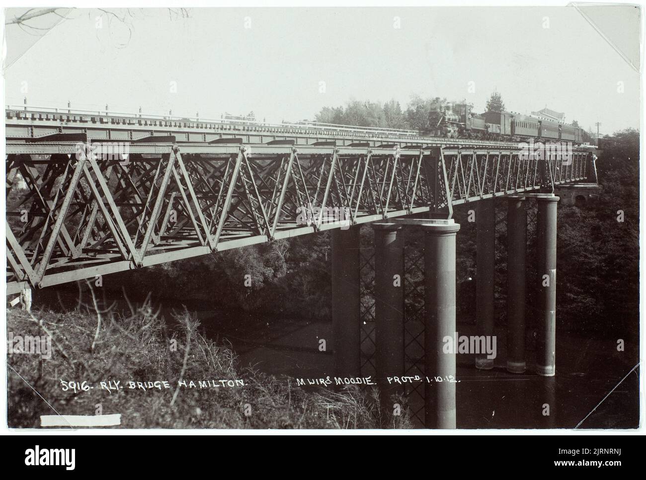 Hamilton railway bridge hi-res stock photography and images - Alamy