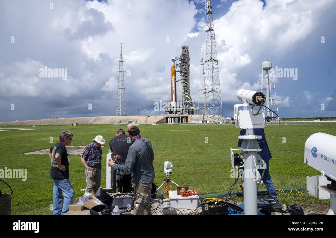 Kennedy Space Center, United States. 25th Aug, 2022. Photographers set ...