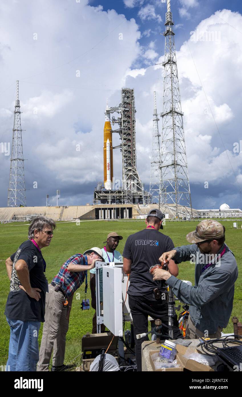 Kennedy Space Center, United States. 25th Aug, 2022. Photographers set ...