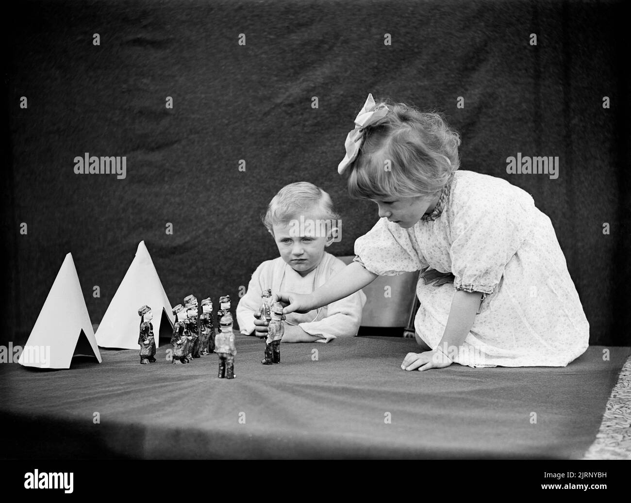 Playmates, 09 November 1920, Levin, by Leslie Adkin. Gift of G. L ...