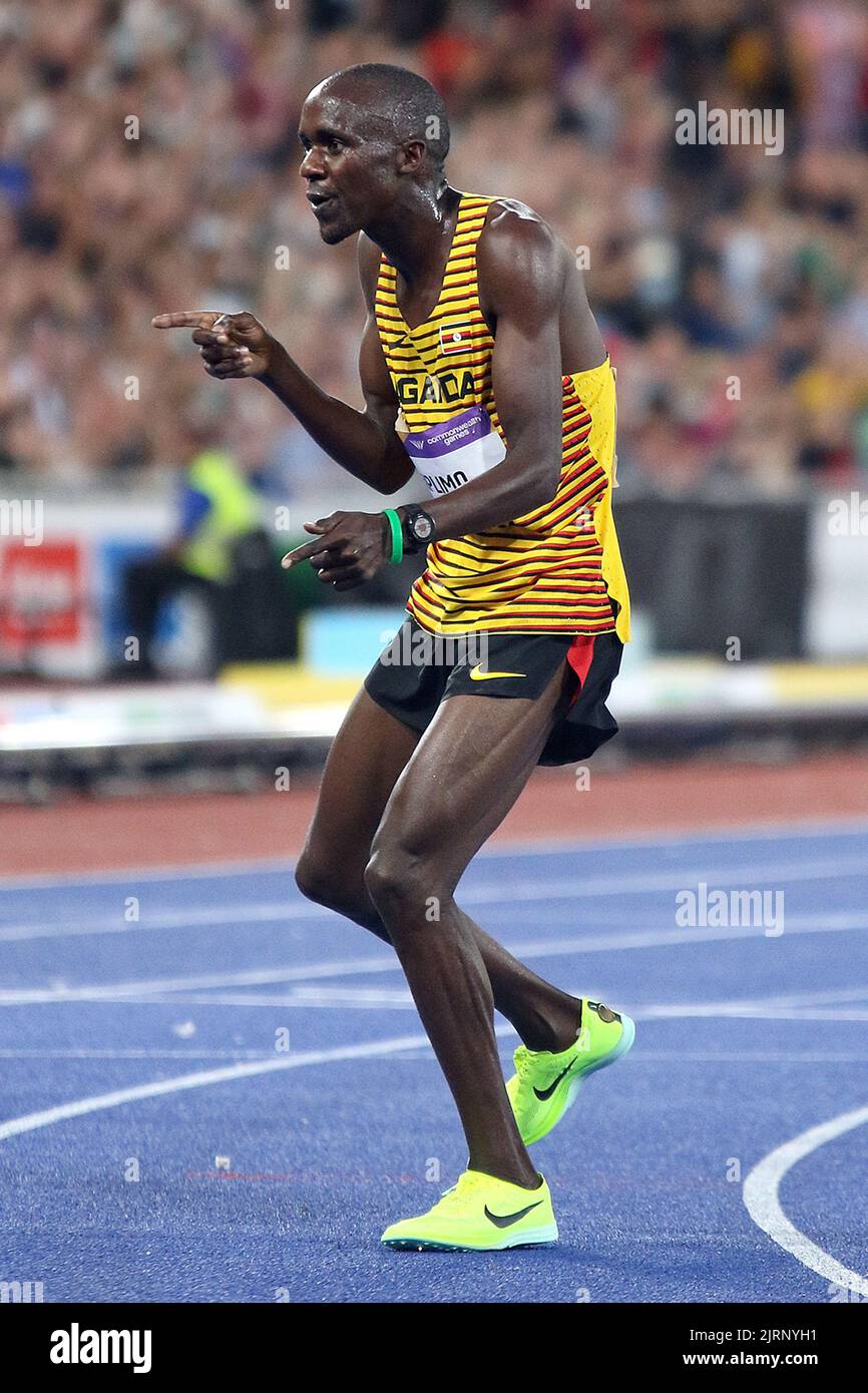Jacob KIPLIMO of Uganda winning gold in the men's 10000 metres - Final ...