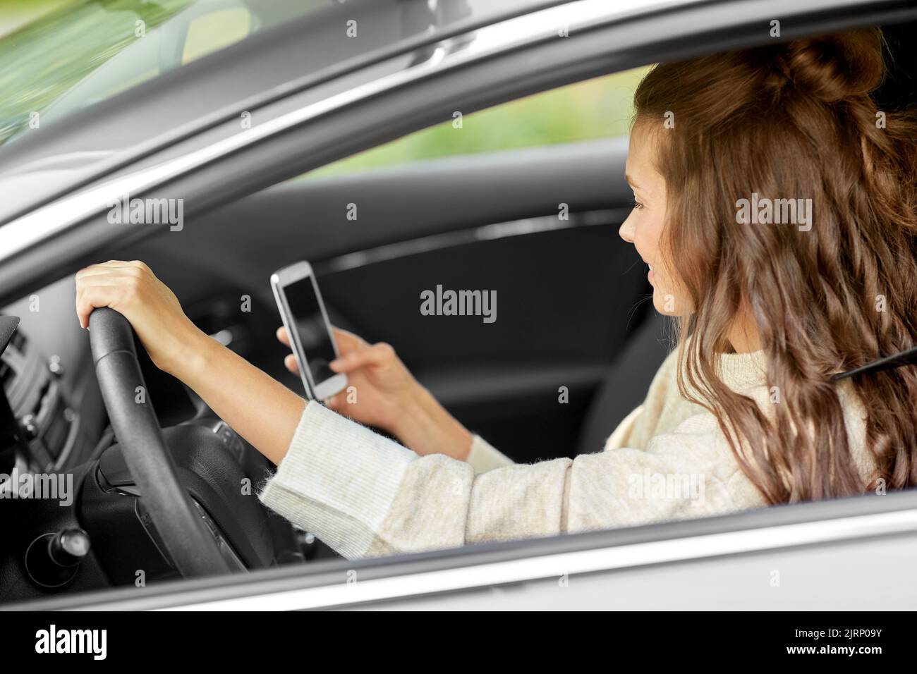 Female driver texting hi-res stock photography and images - Alamy