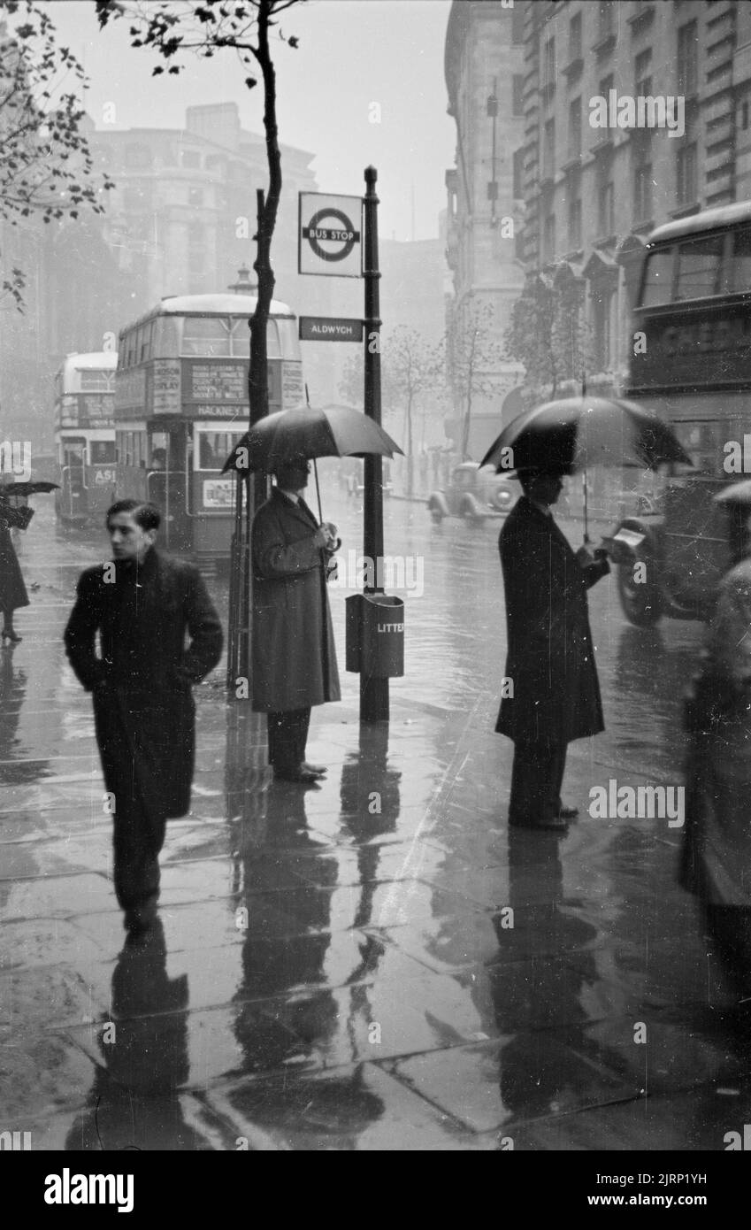 Wet roads uk Black and White Stock Photos & Images - Alamy