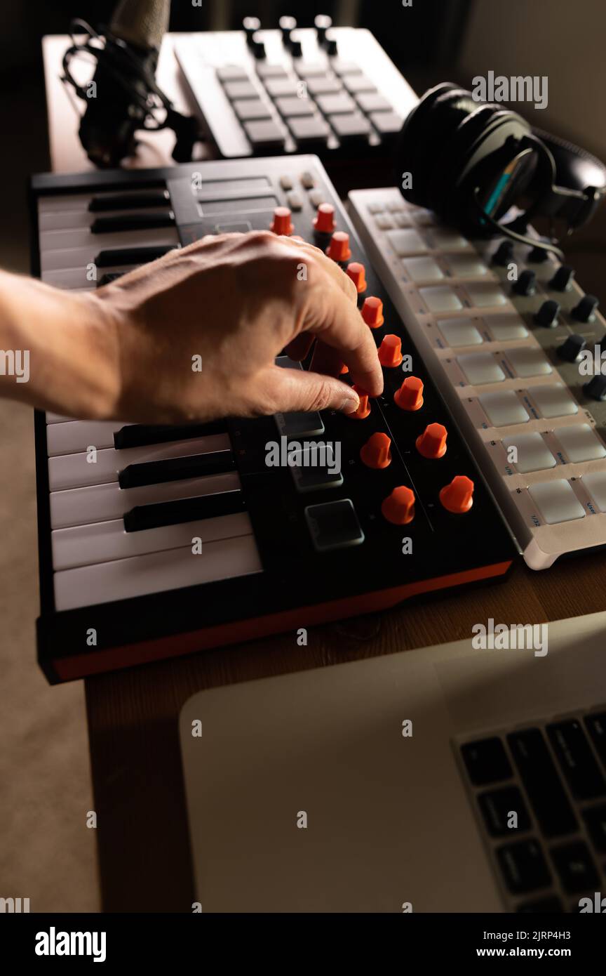 Singer system hi-res stock photography and images - Alamy