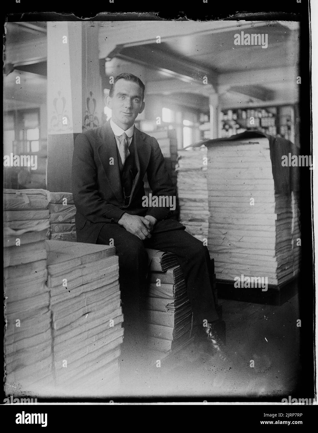 Portrait man in paper Black and White Stock Photos & Images - Alamy