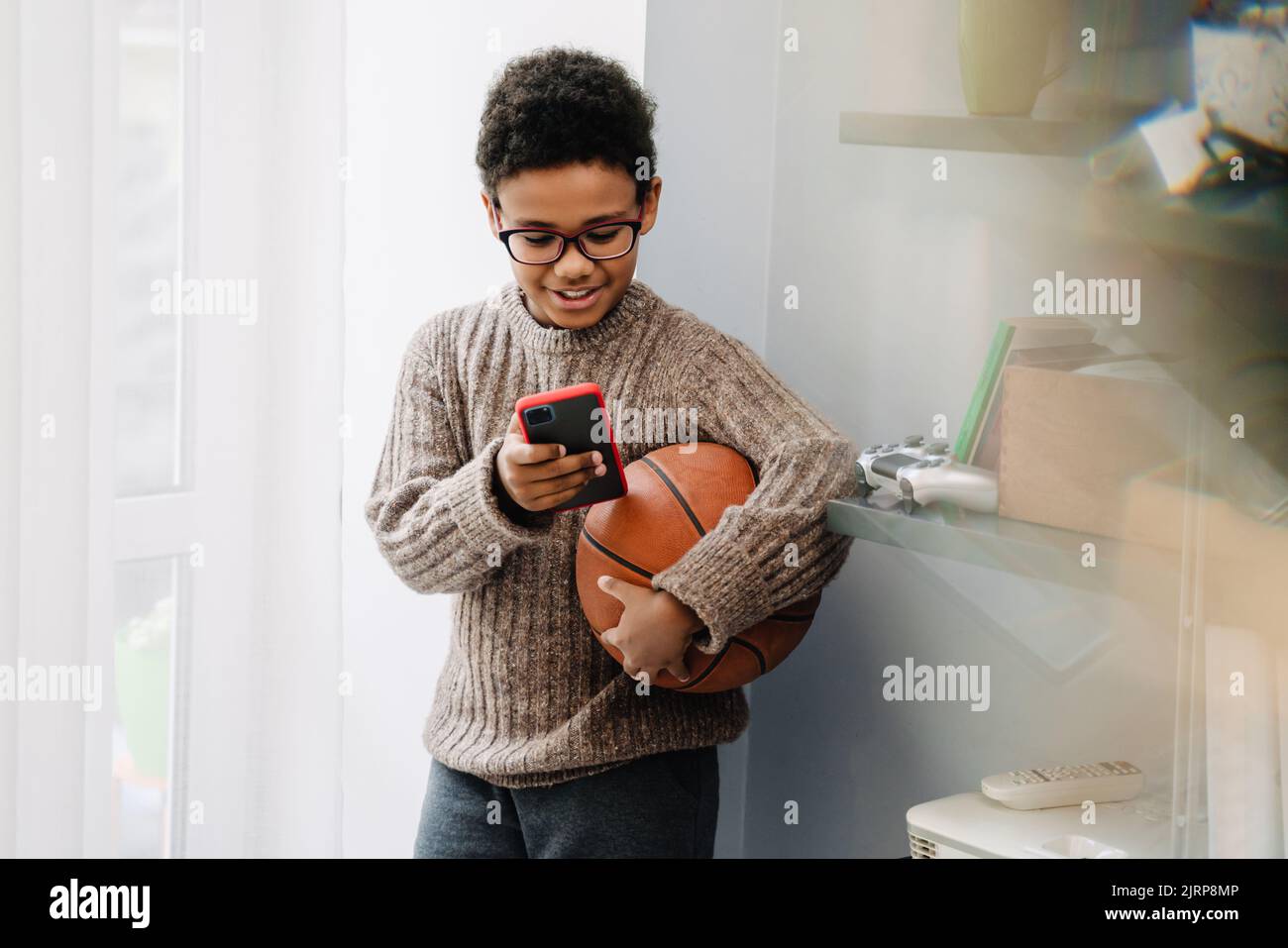 Boy preteen basketball hi-res stock photography and images - Alamy