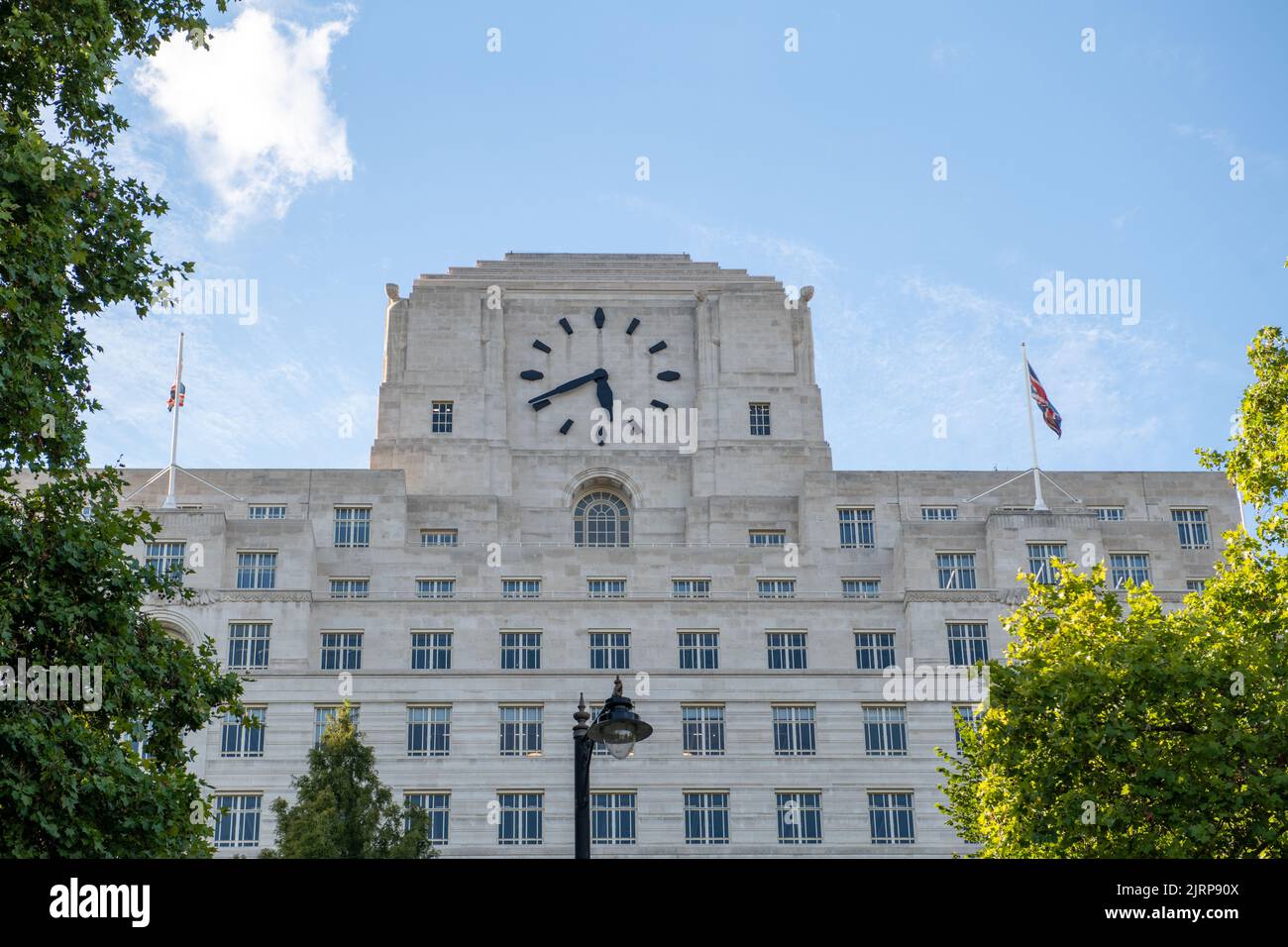 Shell Mex Building , London Stock Photo - Alamy