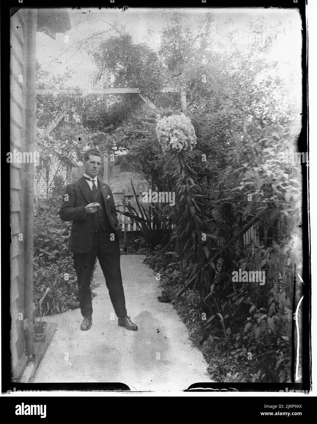 Young man new zealand Black and White Stock Photos & Images - Alamy