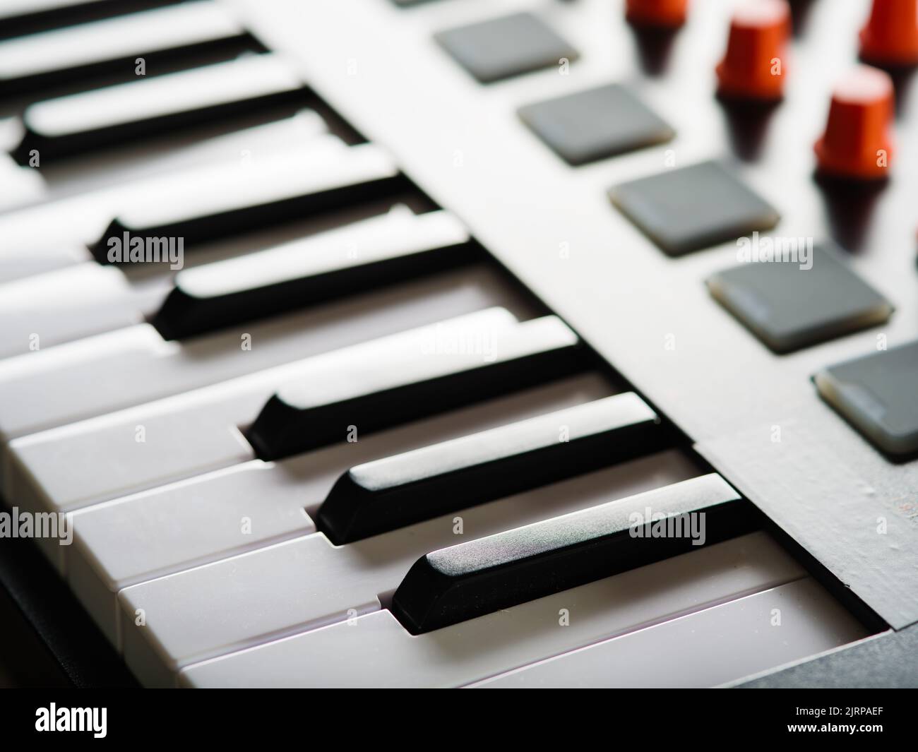 Organ keyboard cutout hi-res stock photography and images - Alamy
