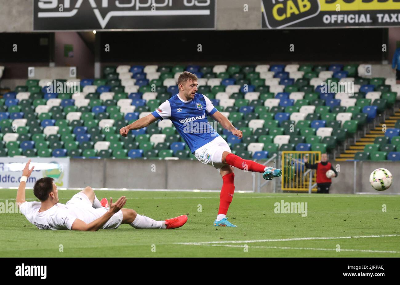 Robbie mcdaid linfield 2022 hi-res stock photography and images - Alamy