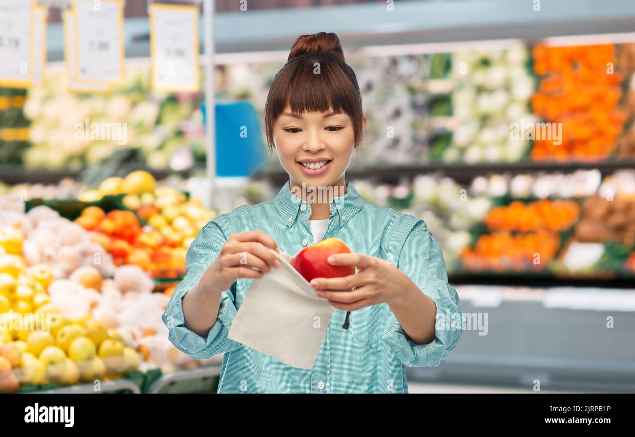 Reusable grocery bag store hi-res stock photography and images - Alamy