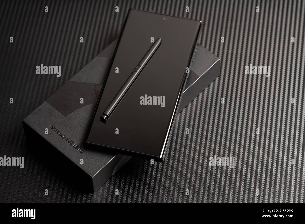 Samsung s22 ultra phone hi-res stock photography and images - Alamy