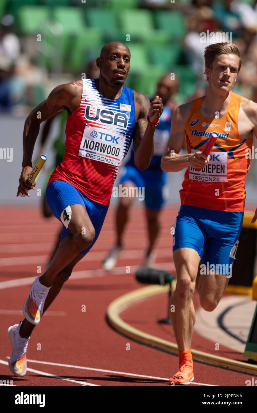 Vernon Norwood of the USA and Tony Van Diepen of the Netherlands ...