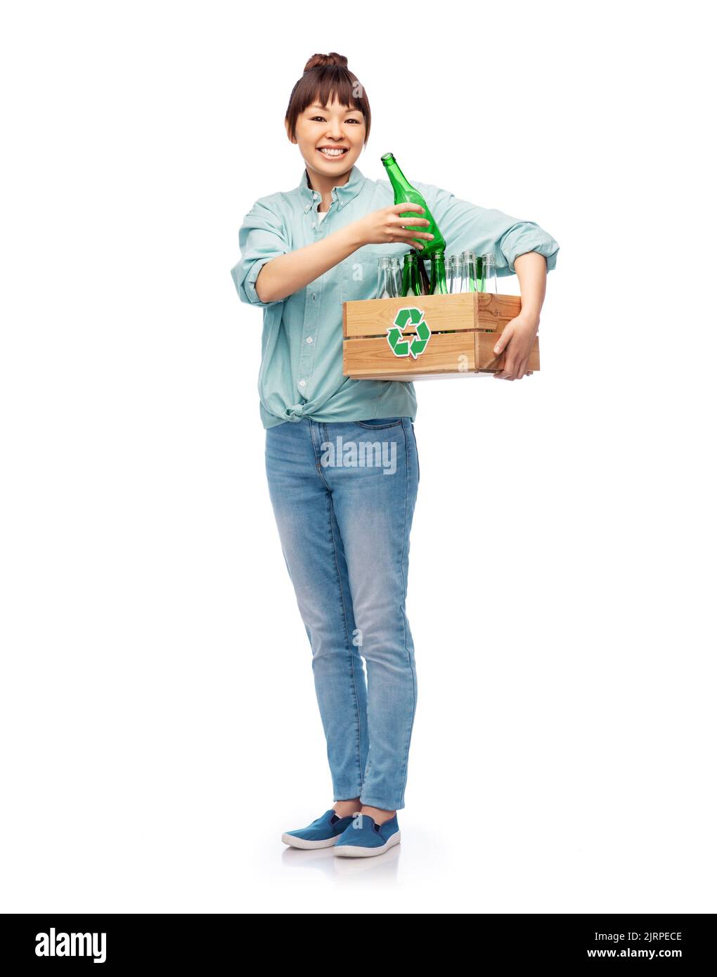 smiling young asian woman sorting glass waste Stock Photo - Alamy smiling young asian woman sorting glass waste Stock Photo - Alamy
