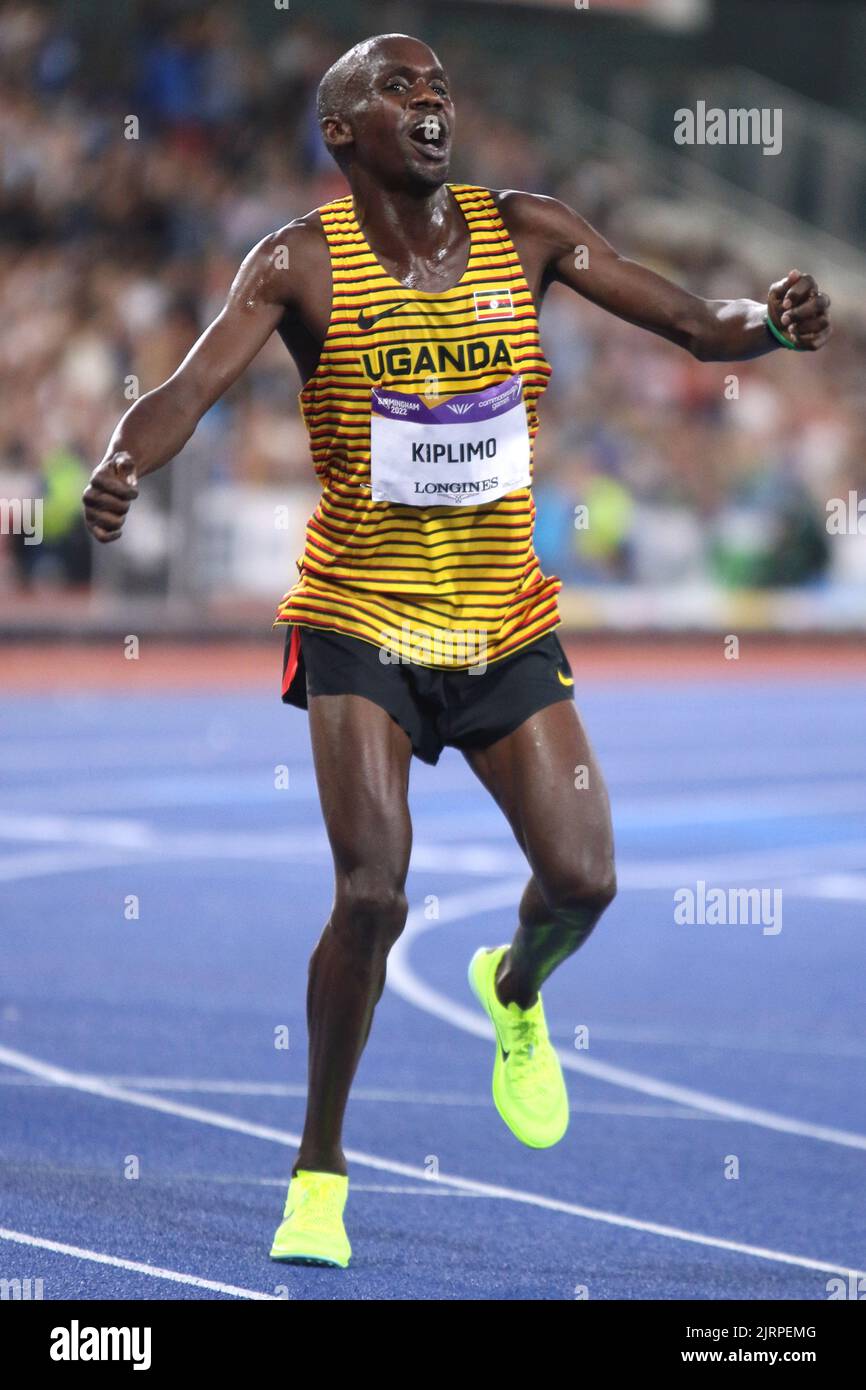 Jacob KIPLIMO of Uganda winning gold in the men's 10000 metres - Final ...