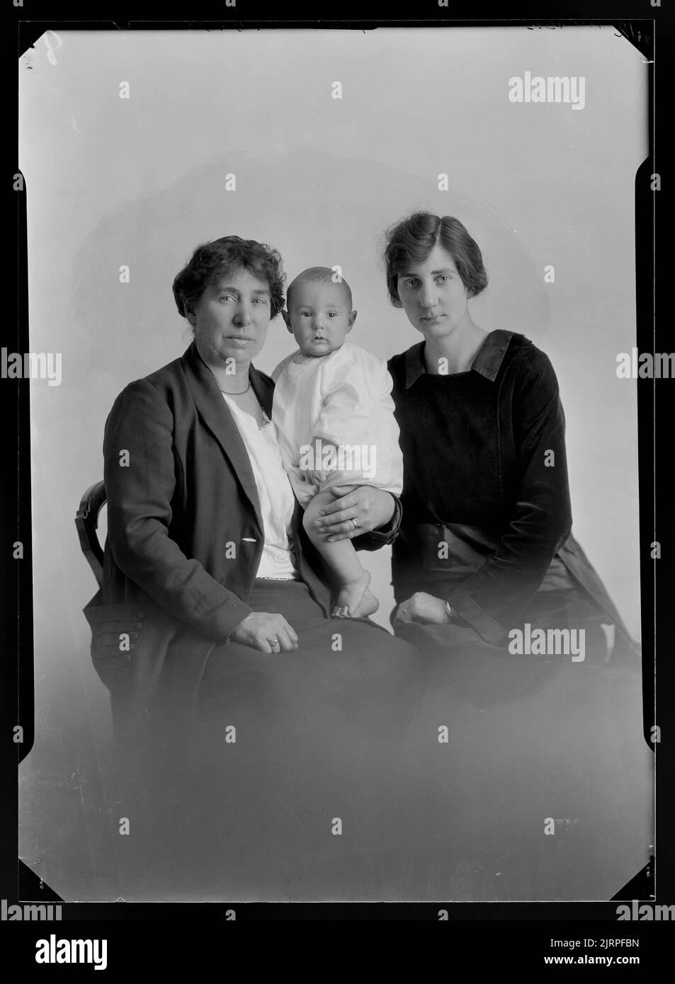 Portrait of a family group hi-res stock photography and images - Alamy