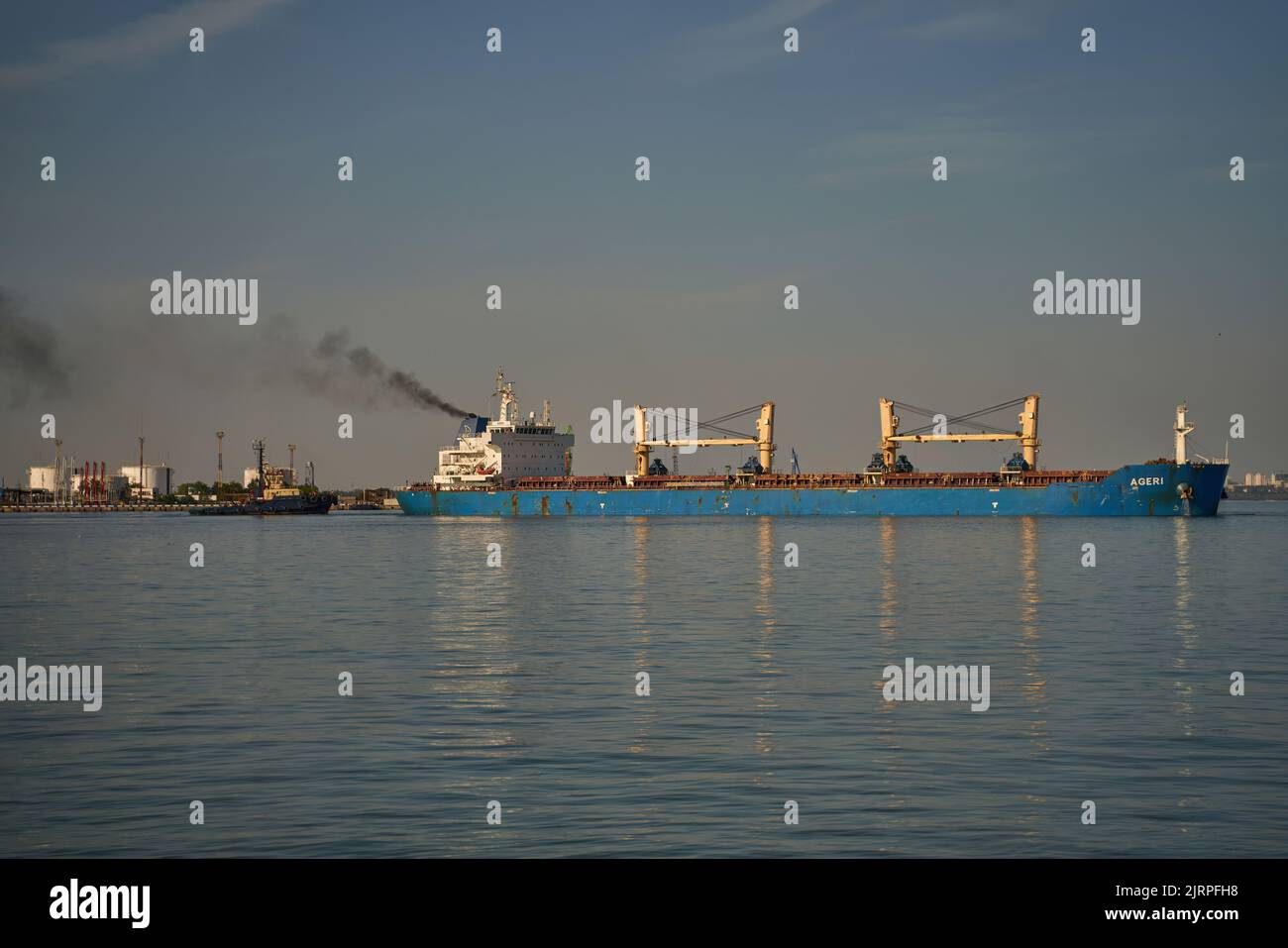 Odessa, Ukraine SIRCA 2019: Bulk carrier at port grain elevator ...
