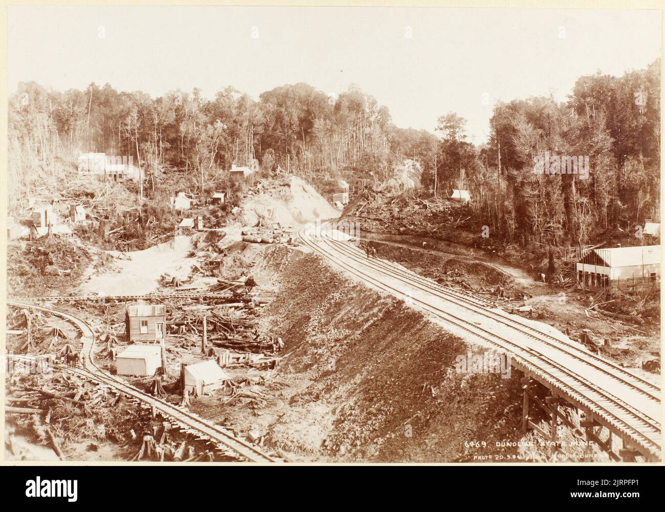 Dunollie State Mine, 1904, Dunedin, by Muir & Moodie Stock Photo - Alamy