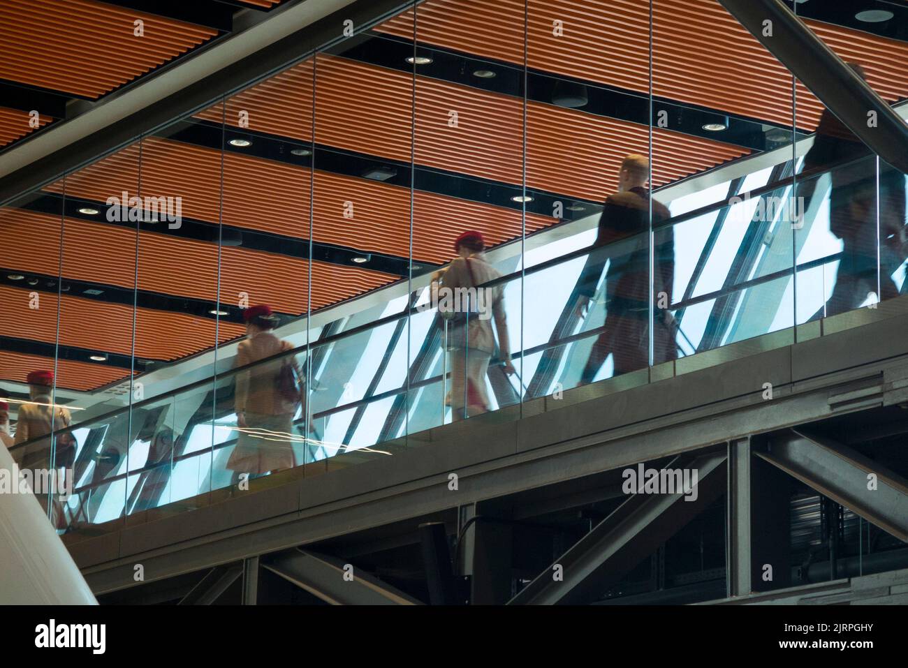 Airline pilot walking to aircraft hi-res stock photography and images ...