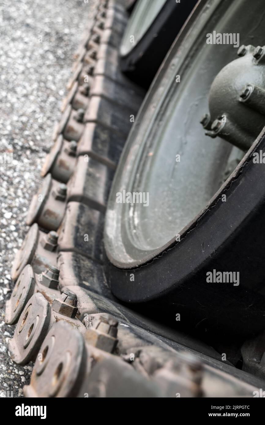 Detail of a chain track on an heavy tank Stock Photo - Alamy
