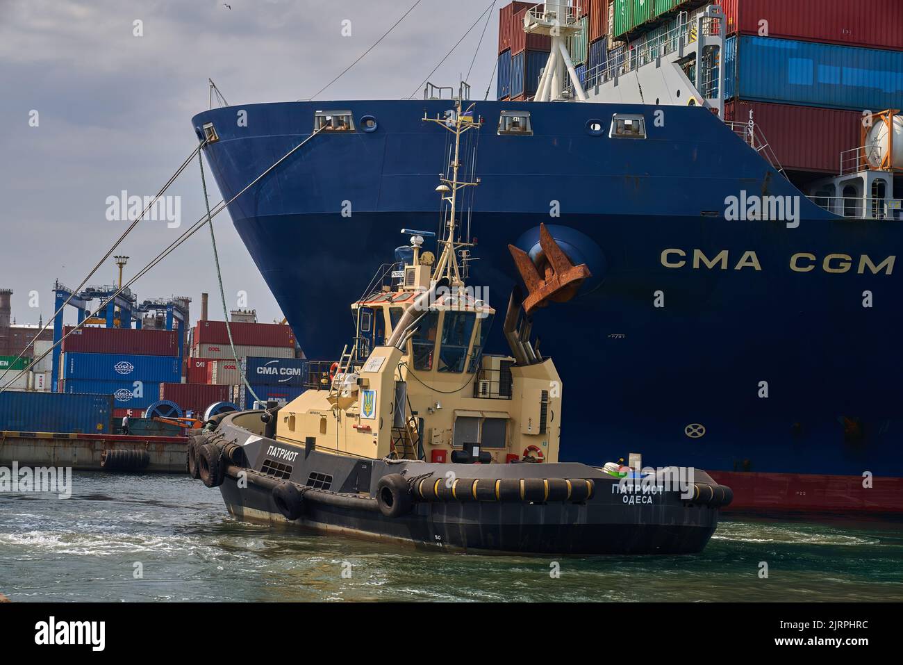Odessa, Ukraine SIRCA 2019: cargo vessel mooring at the port with tug ...